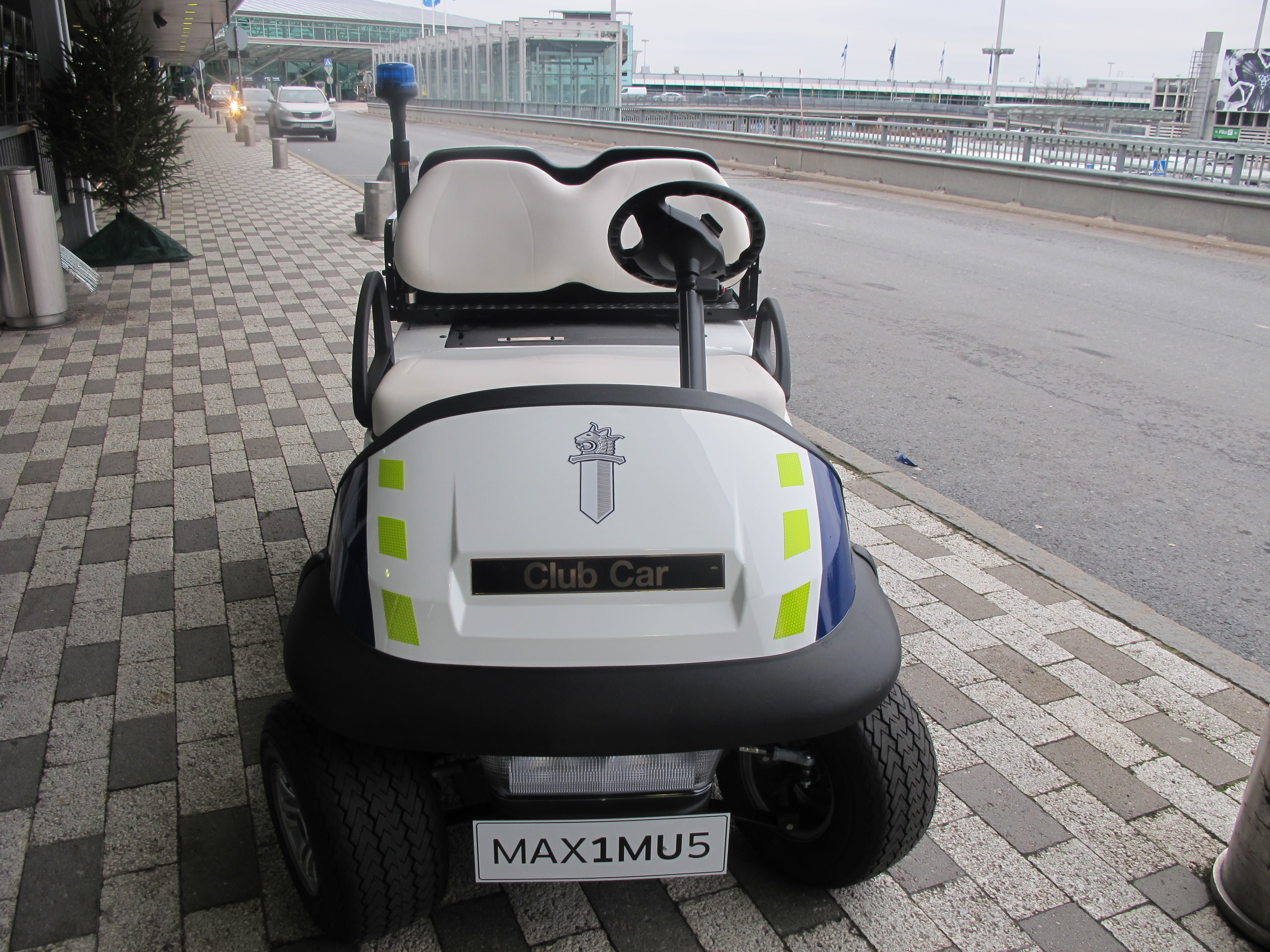 Tämä lentokentän poliisin ajoneuvo on ensimmäinen laatuaan Suomessa ...