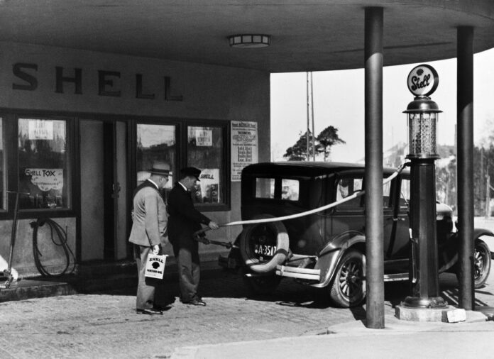 Päivän huoltoasema: Helsingin Töölöntorin Shell 1930-luvulla - Autotoday