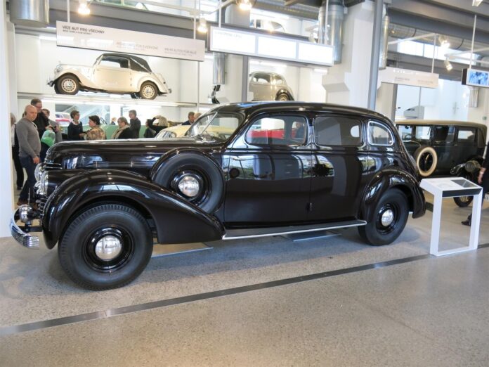 Päivän museoauto: Škodan ensimmäinen malli V8-moottorilla - Autotoday