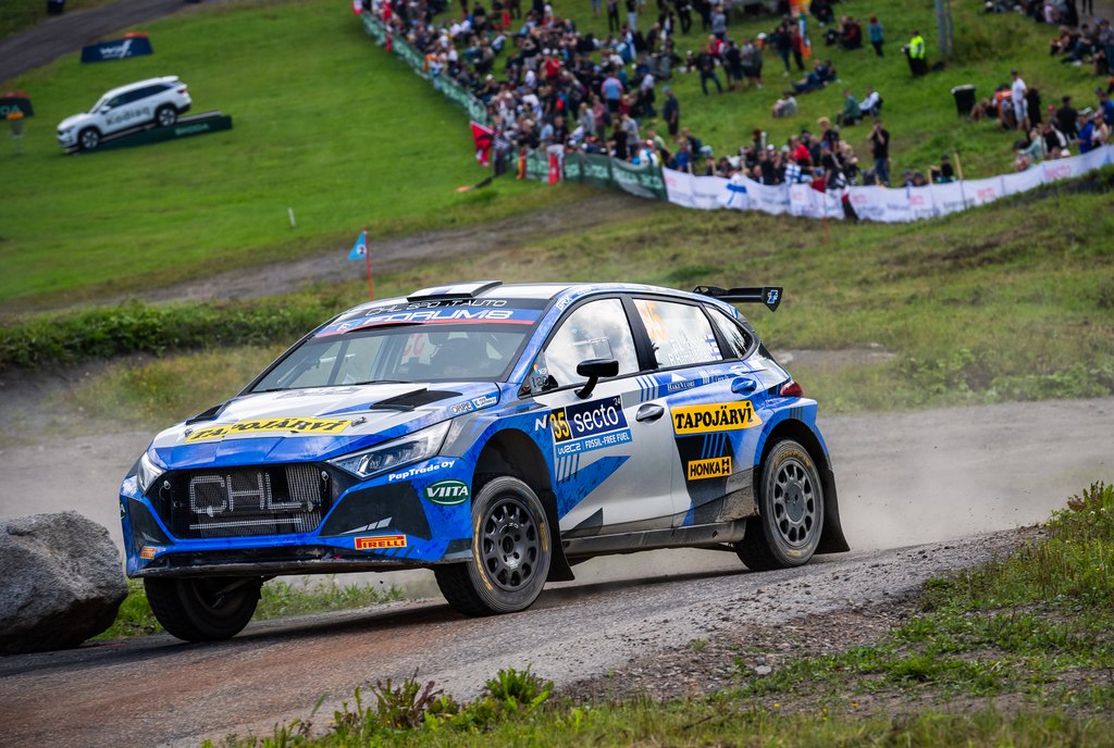 WRC: Emil Lindholm hyvässä vauhdissa Suomen MM-rallissa - Autotoday