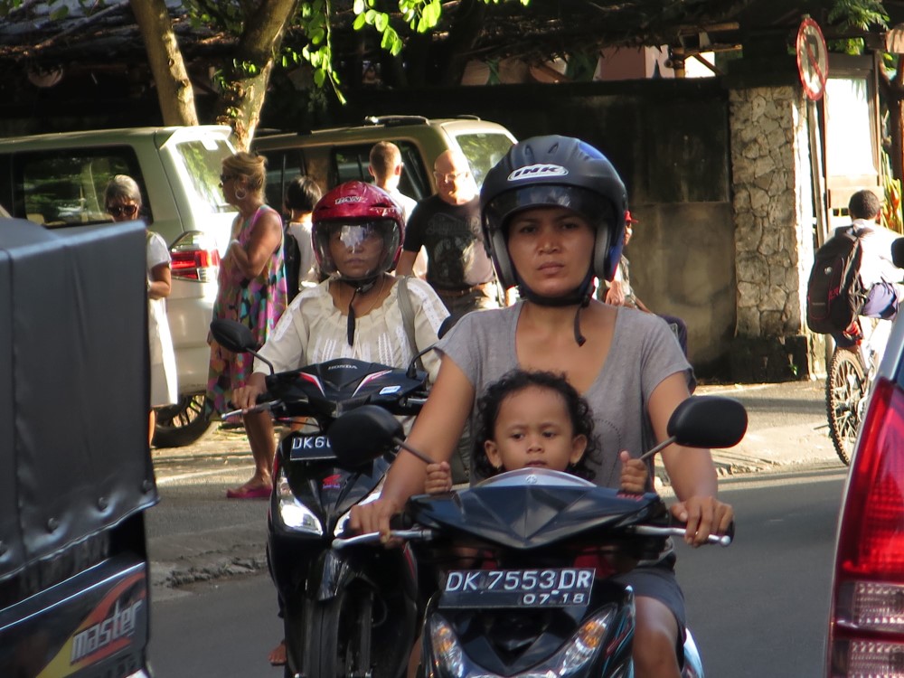 Tässä maassa kokemattoman ei kannata kokeilla moottoripyöräilyä ...