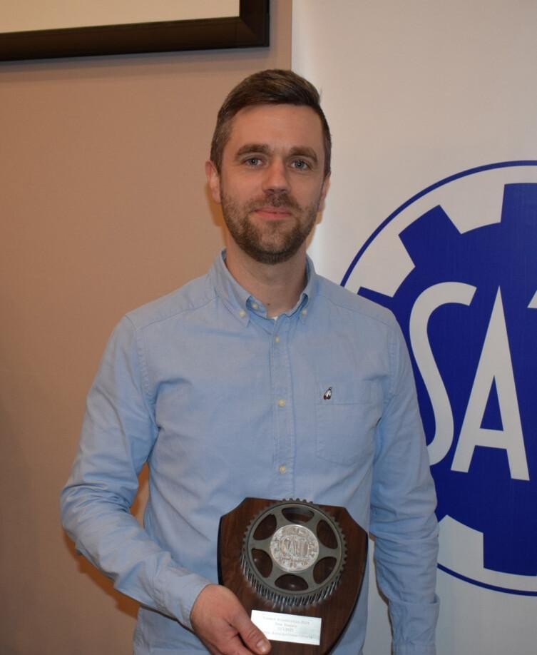 Vuoden autoteknikko on sähköajoneuvojen korjauksessa vahvasti ...